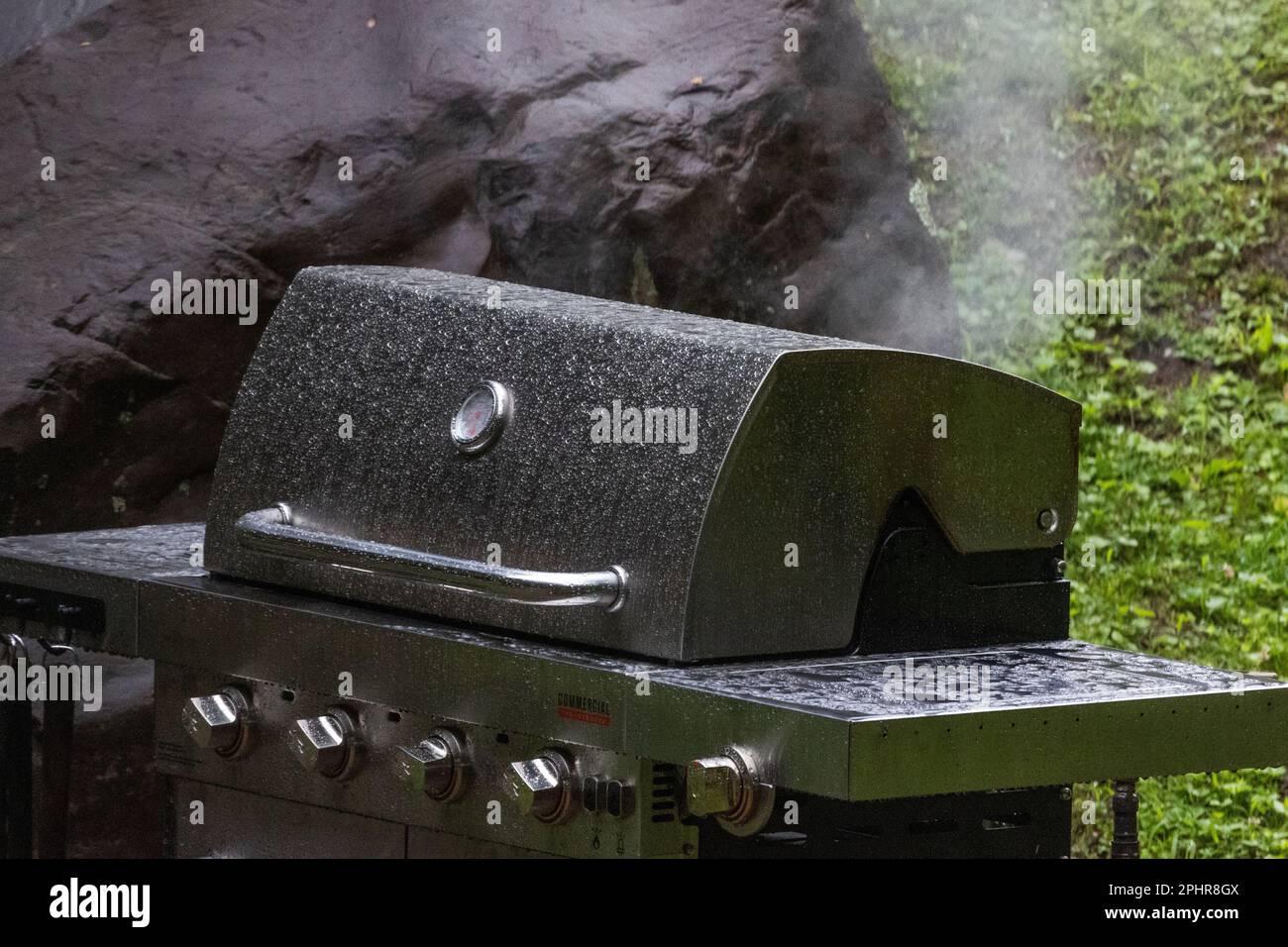 Rainy barbecue hi-res stock photography and images - Alamy