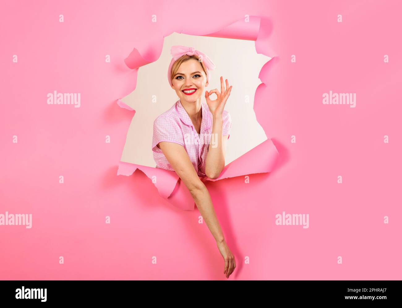 Cute lady showing ok hand hi-res stock photography and images - Alamy