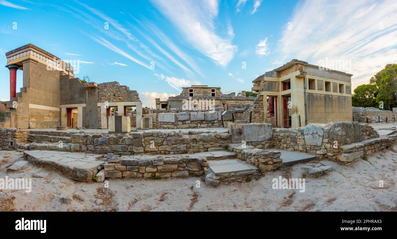 Sunset view of the ruins of Knossos palace at Greek island Crete Stock ...