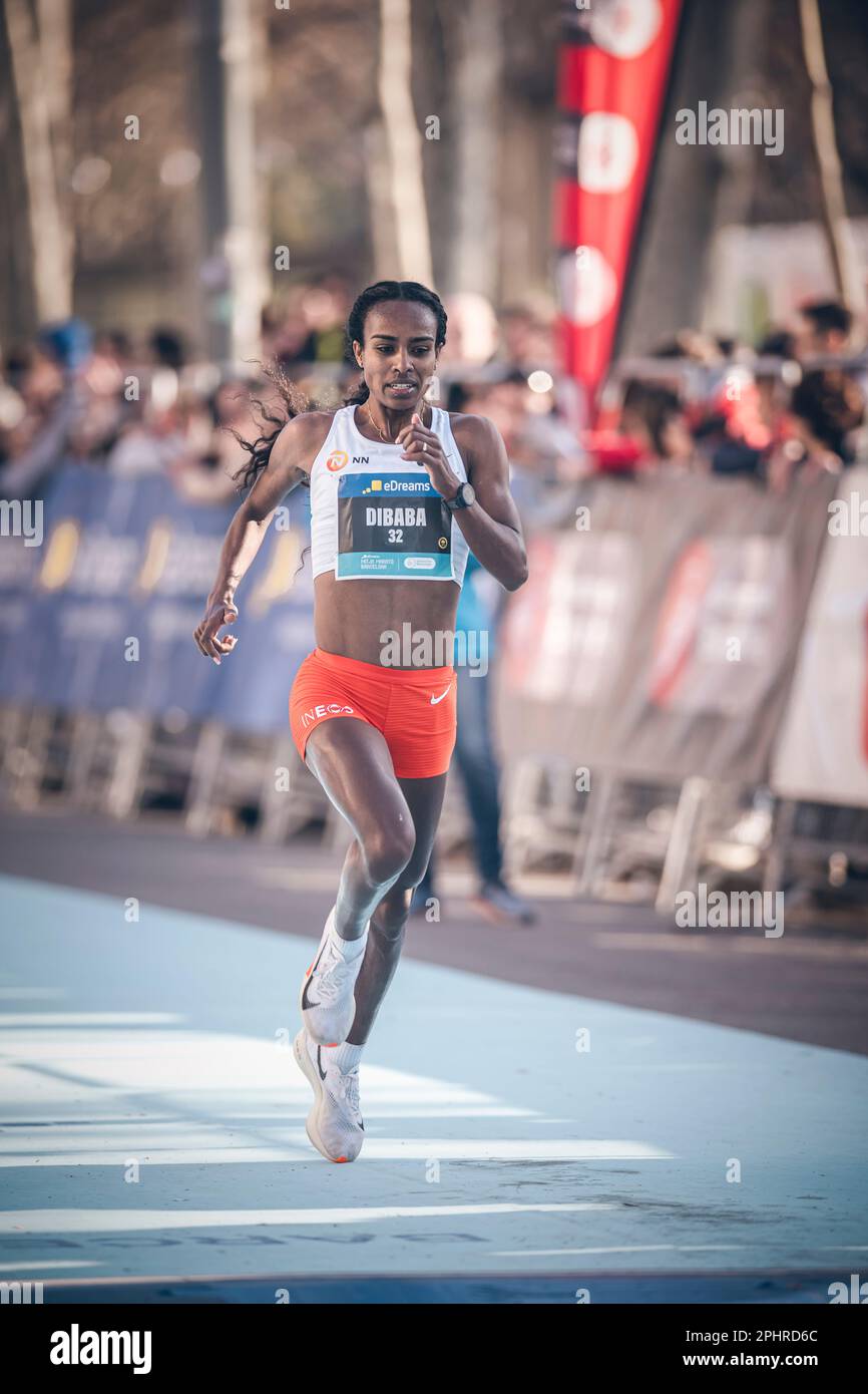 Genzebe Dibaba in the 2023 Barcelona Half Marathon Stock Photo - Alamy