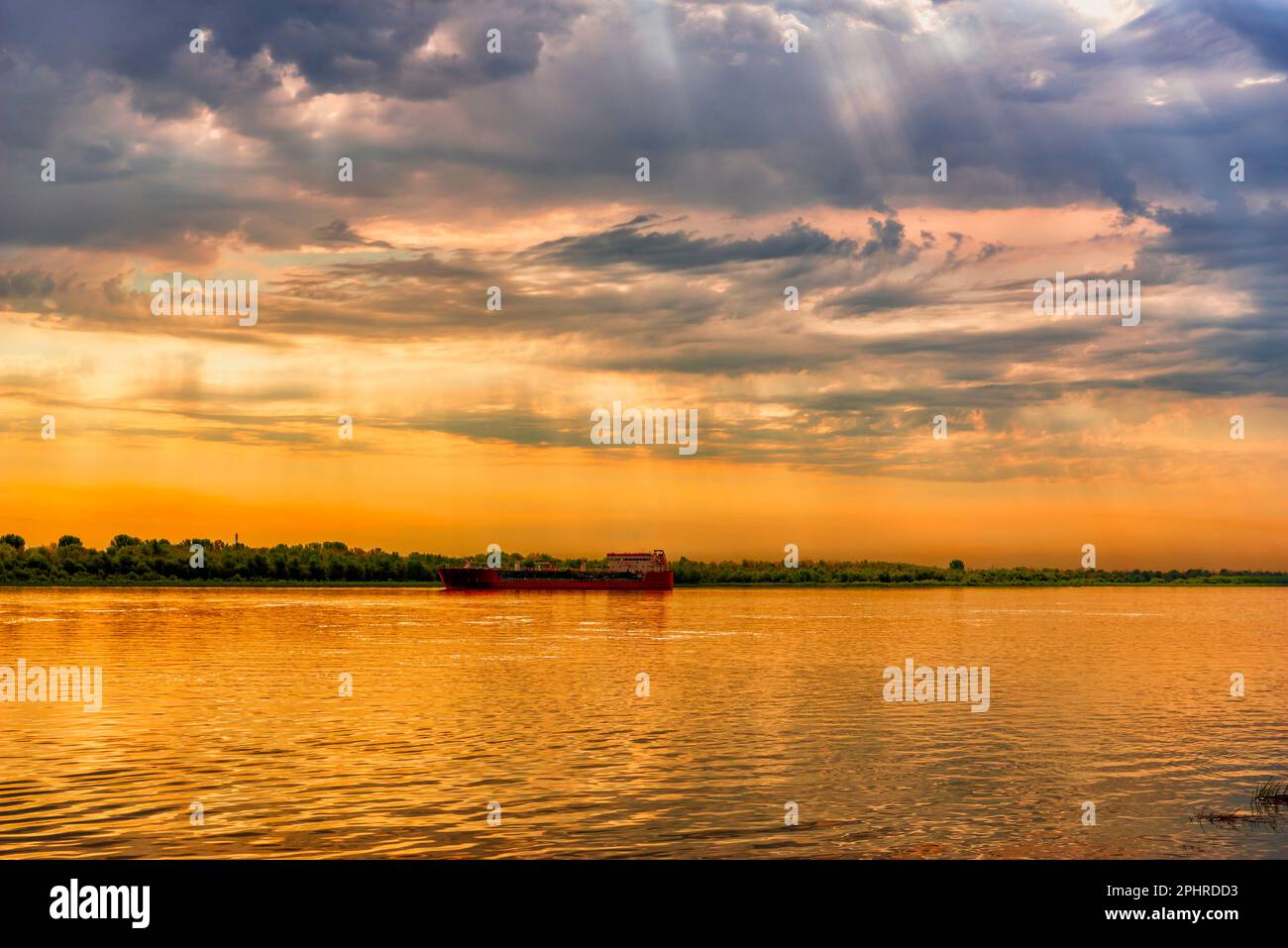 Tanker ship panorama hi-res stock photography and images - Alamy