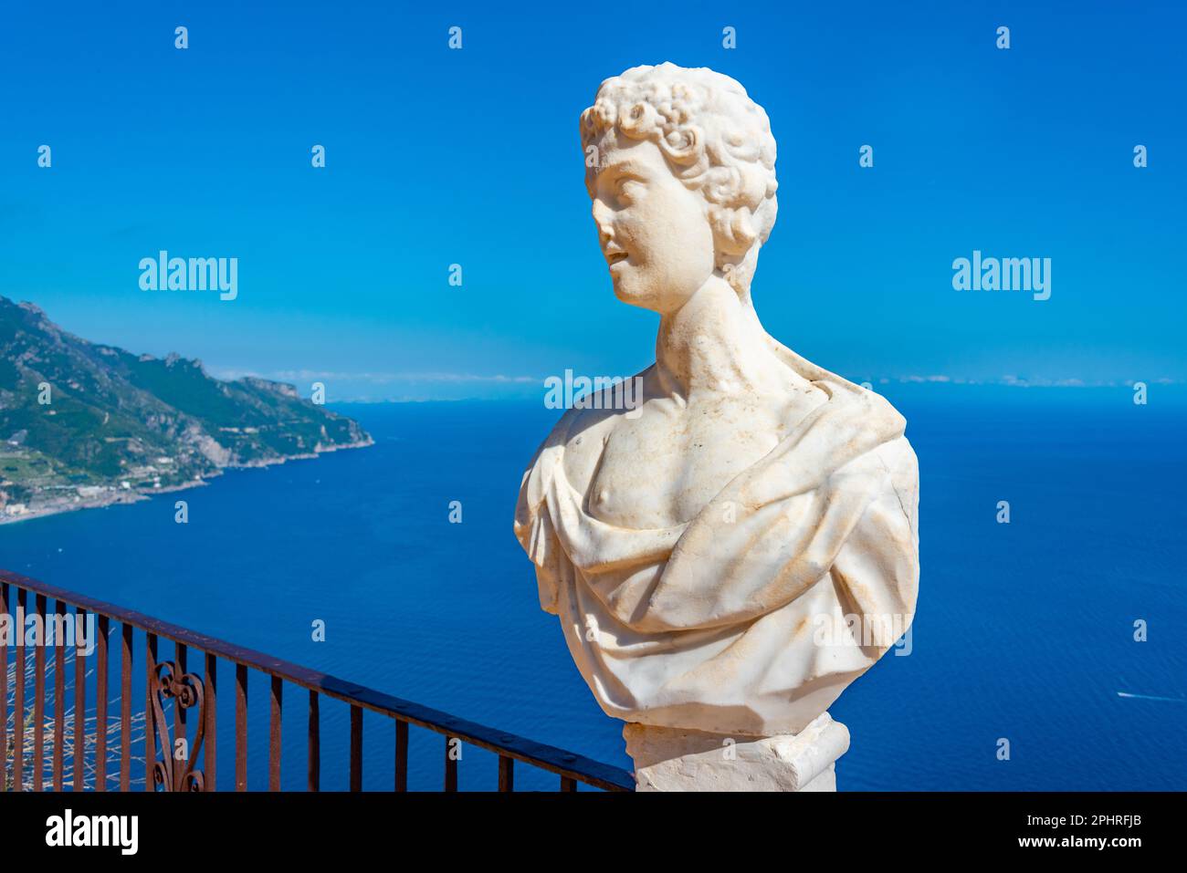 Terrazza dell'Infinito at Villa Cimbrone in the Italian town Ravello ...