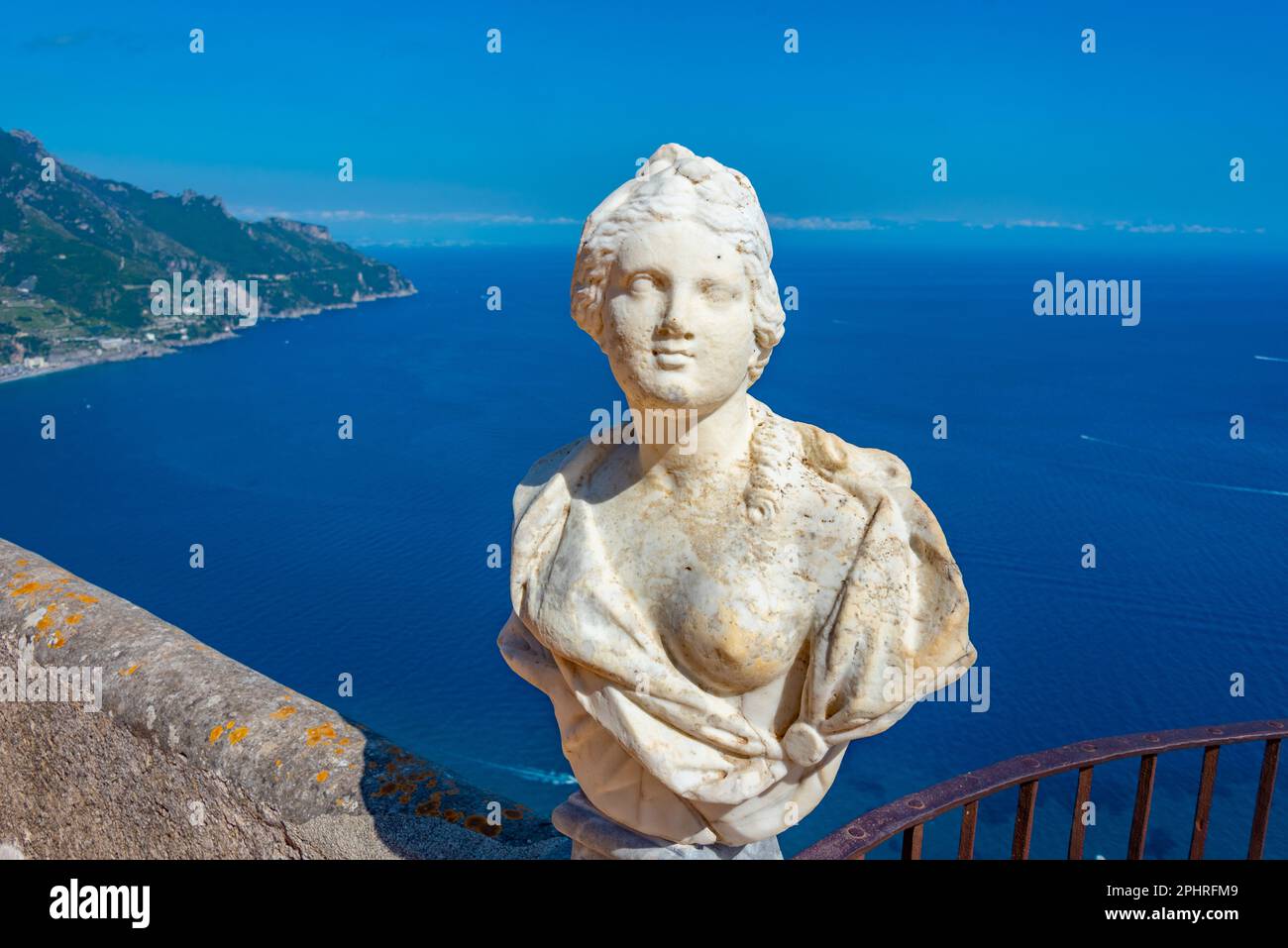 Terrazza dell'Infinito at Villa Cimbrone in the Italian town Ravello ...
