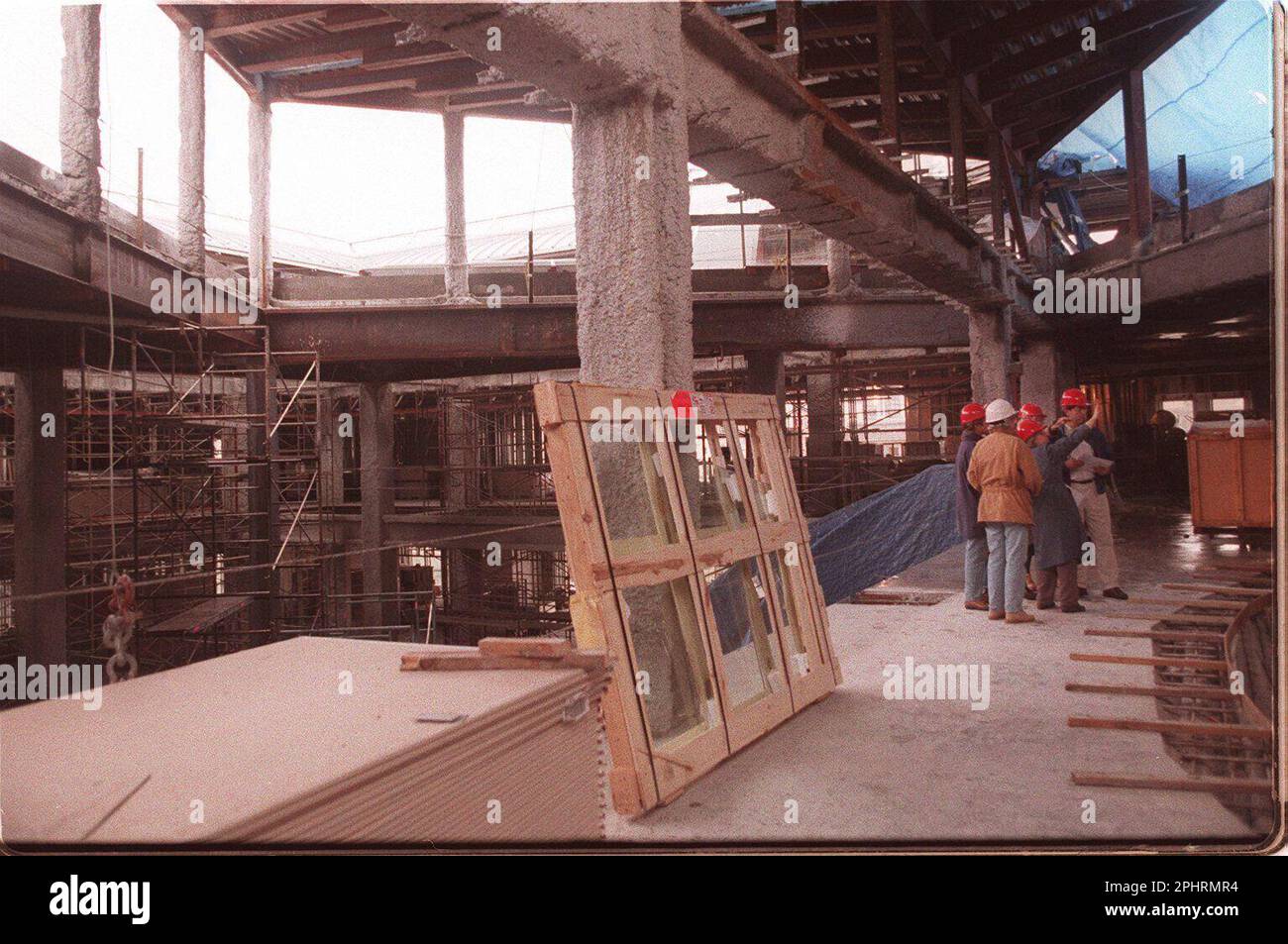new library 1/c/22MAR95/DD/LS THE CENTERPIECE OF THE NEW LIBRARY WILL ...