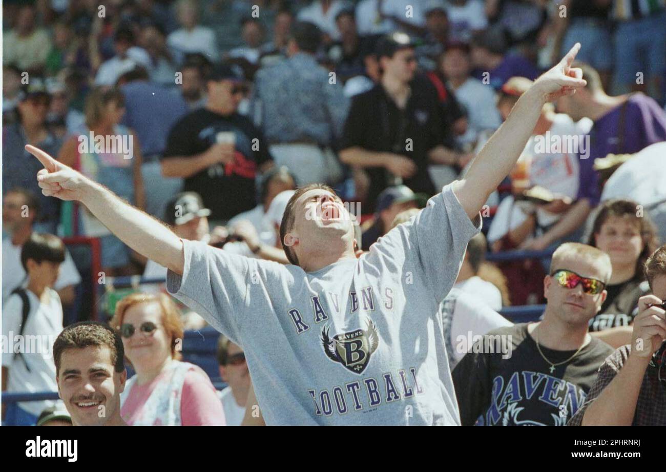 RAIDERS FAN/C/01SEP96/SP/LS ROB MOXLEY OF NORTH CAROLINA CHEERS ON ...