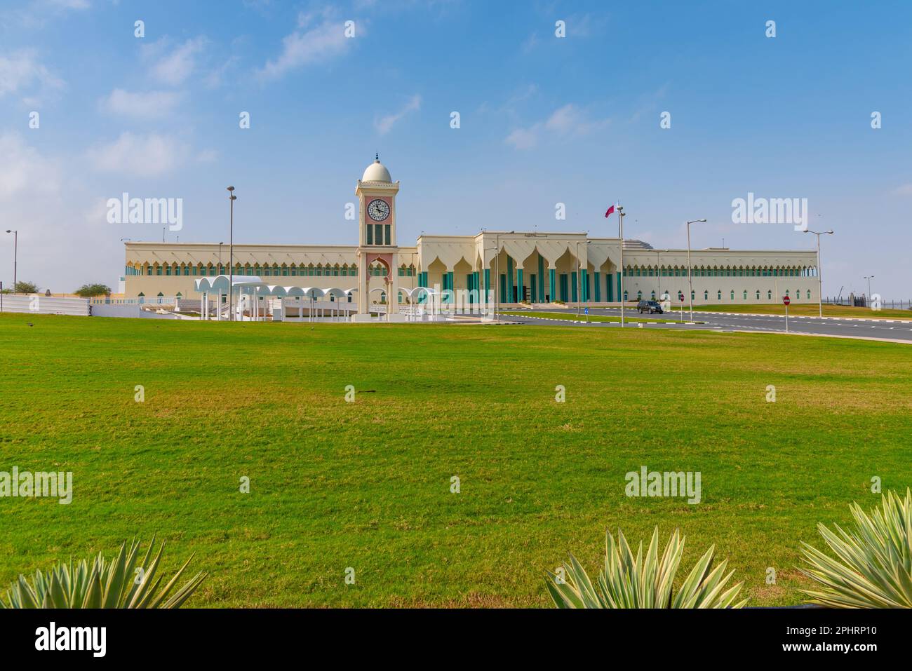 Qatar doha diwan building government hi-res stock photography and ...