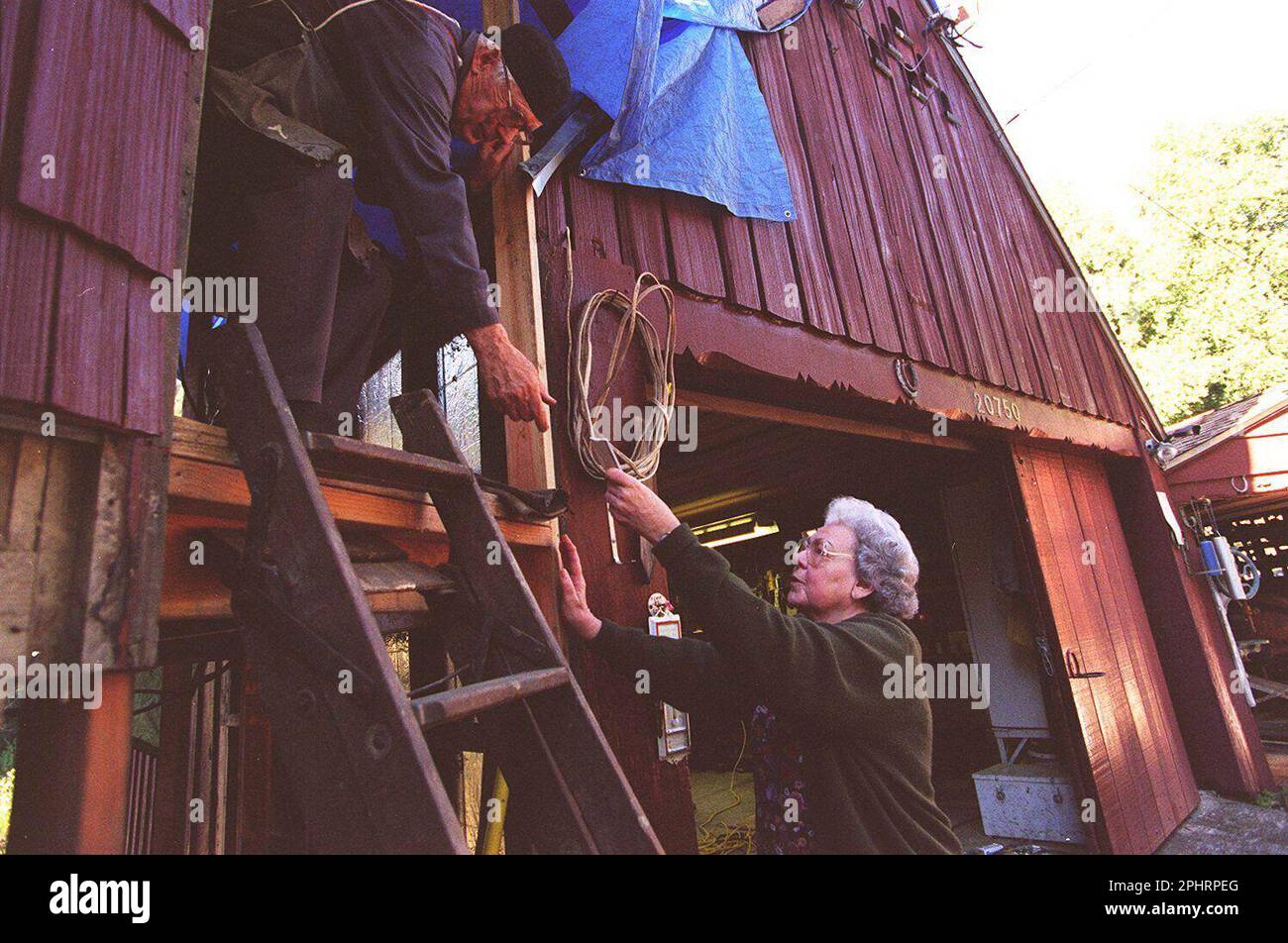FEMA 2/C/25NOV96/CD/LS RUSSELL DOWNS (TOP) HANDS SOME PAPERWORK TO ...