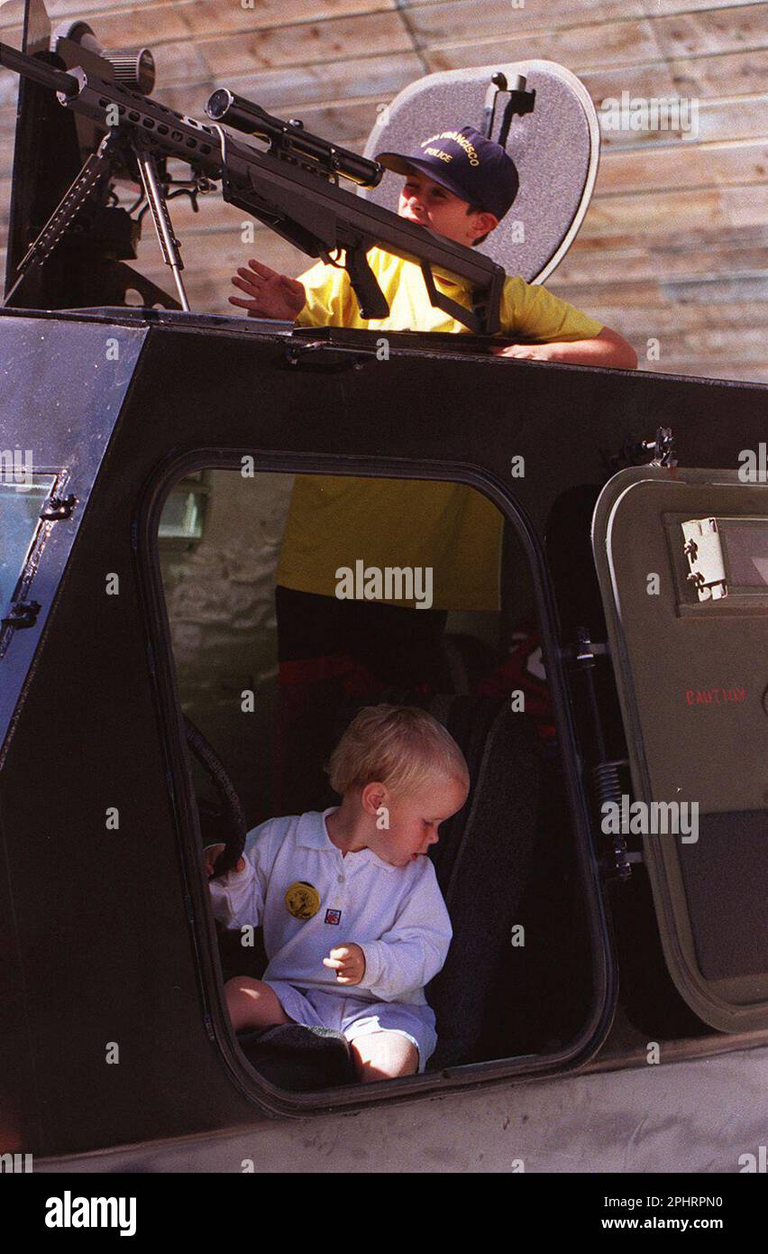 POLICE/C/05OCT97/CD/LS ------ During the SFPD Family Day Picnic ...