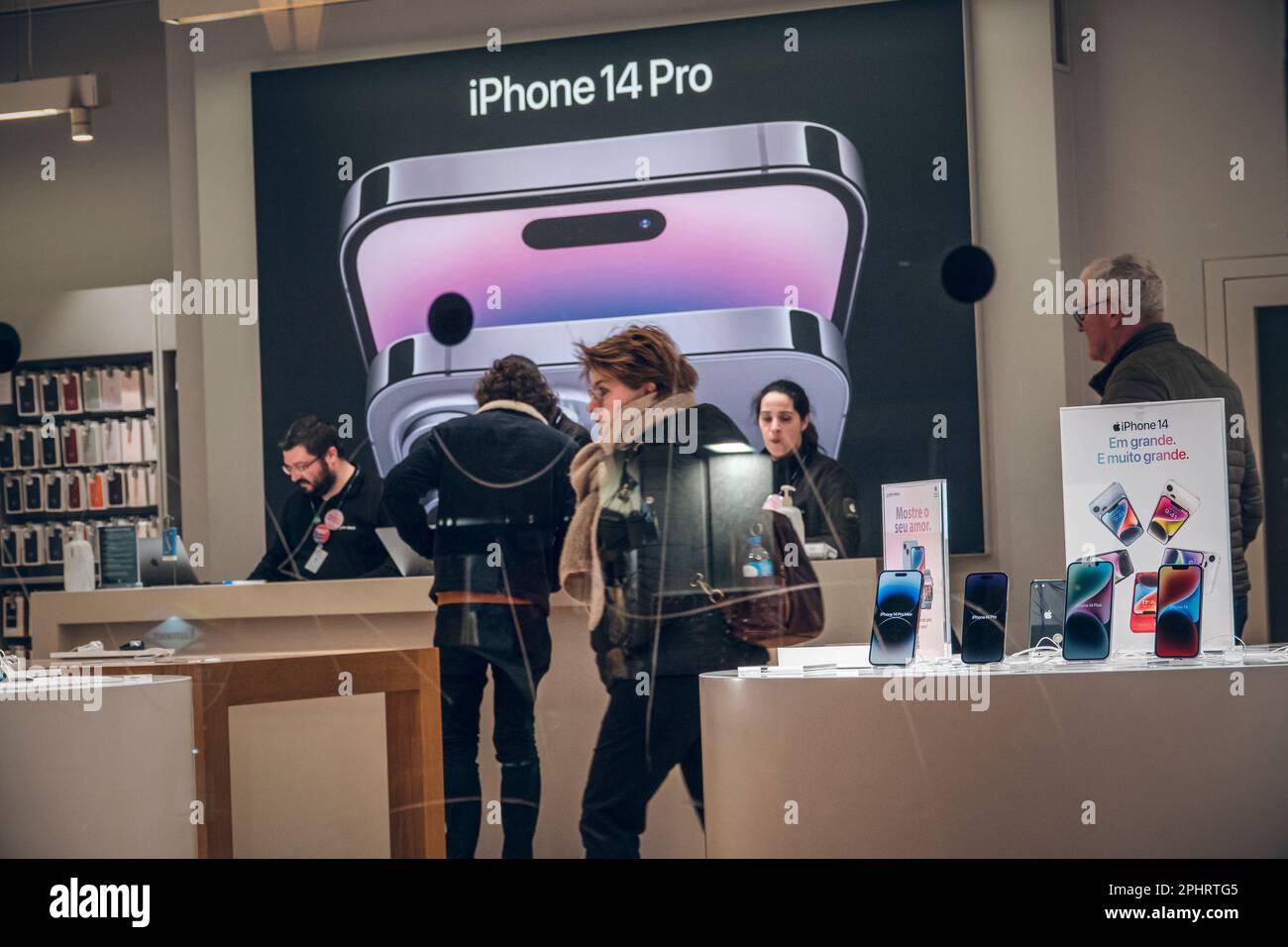 Apple store with photo of an iPhone in the background Stock Photo - Alamy