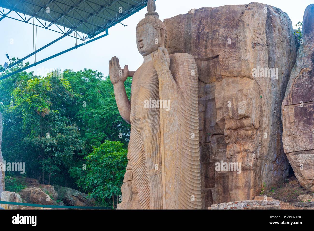 Aukana temple avukana sri lanka hi-res stock photography and images - Alamy