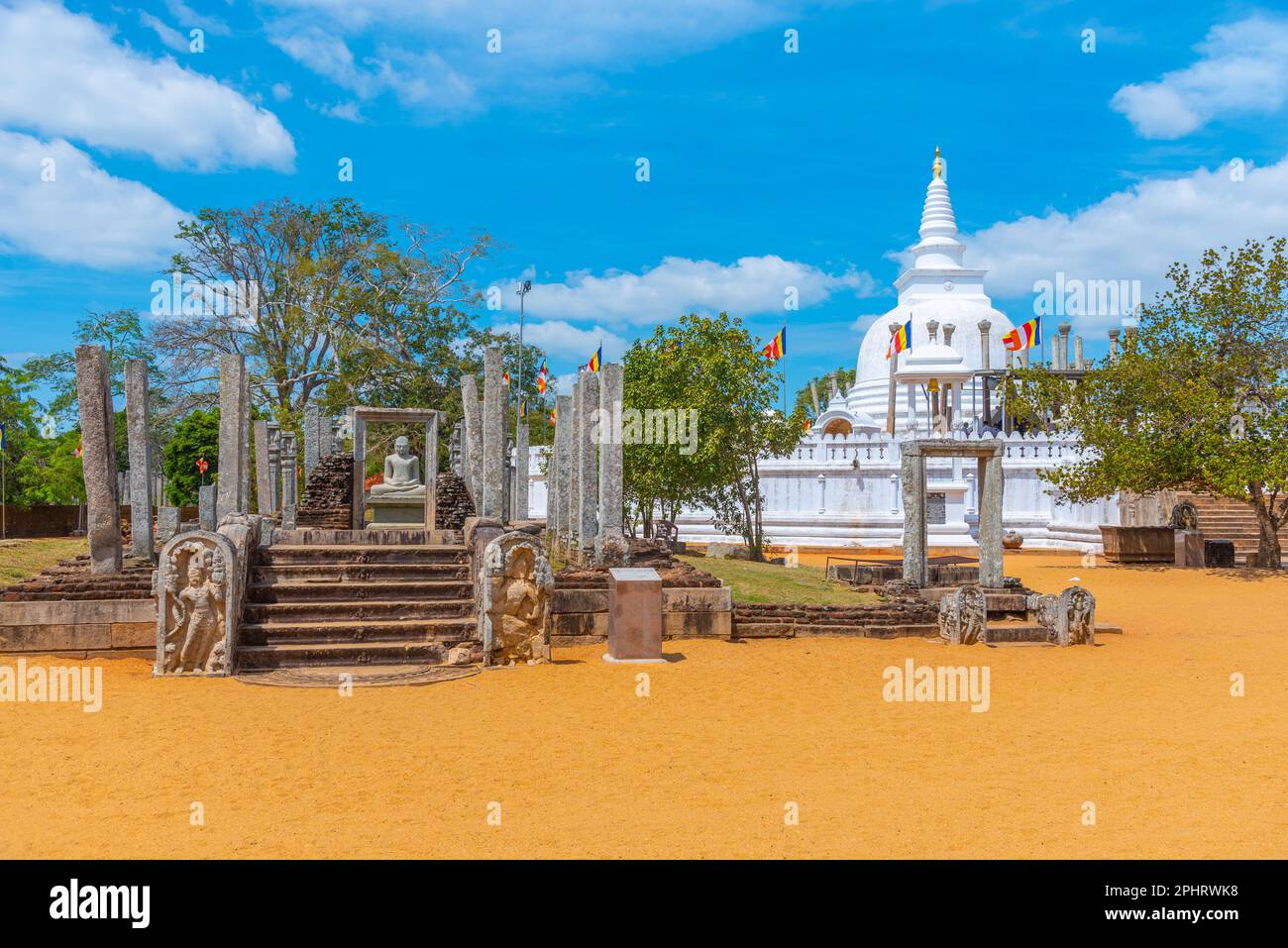 Thuparamaya dagaba hi-res stock photography and images - Alamy