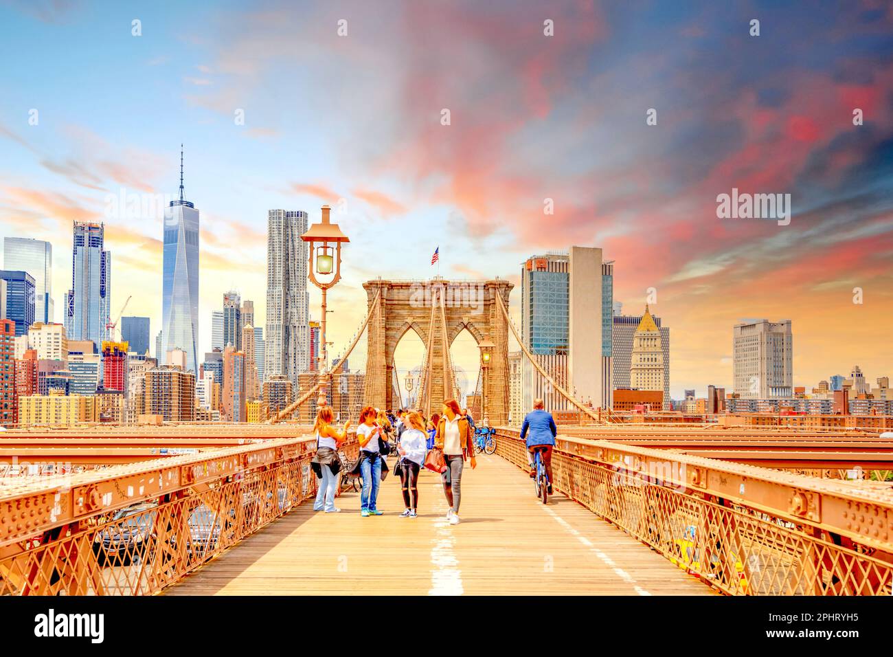 People in brooklyn bridge park hi-res stock photography and images - Alamy
