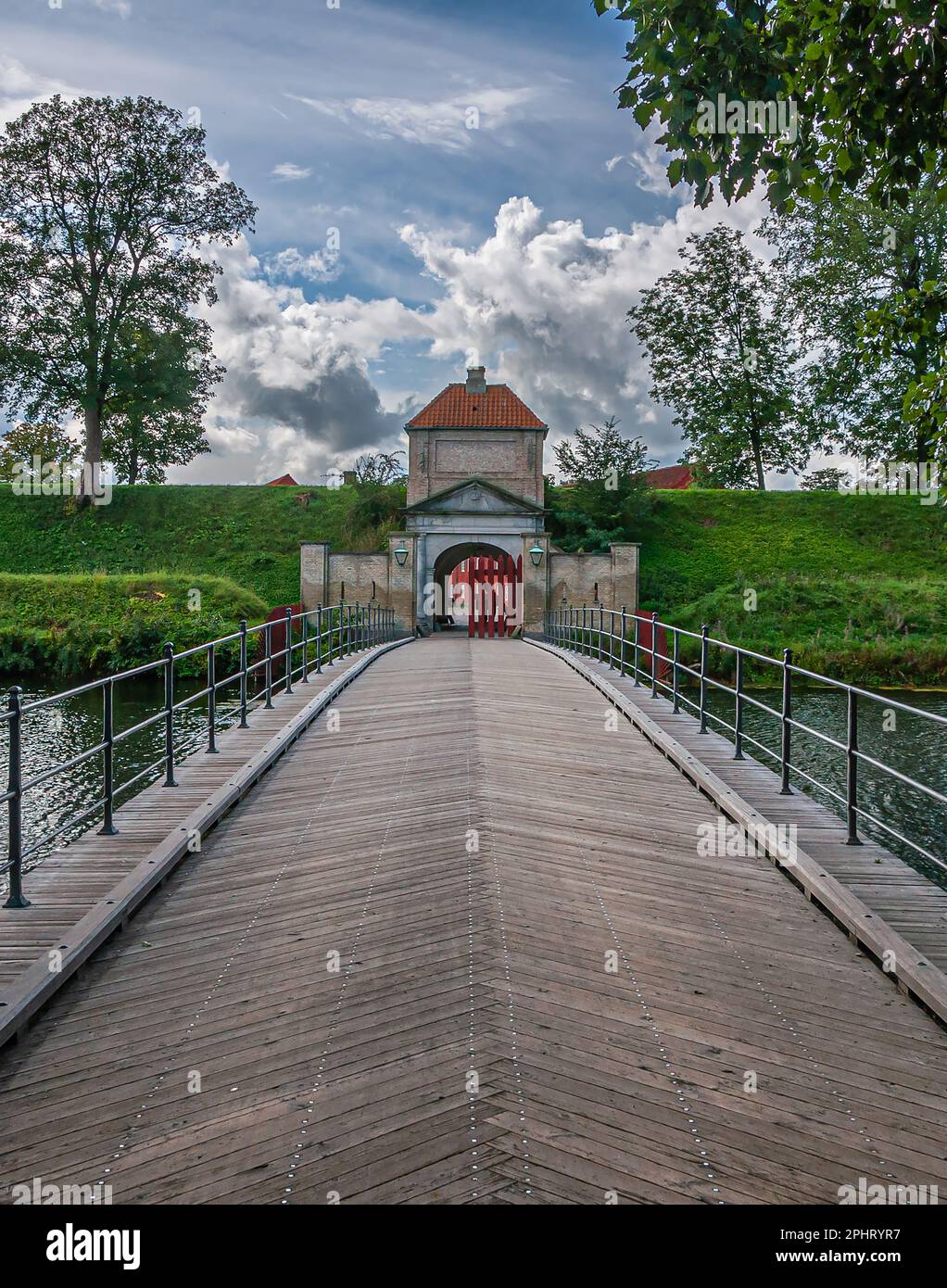 Wooden bridge spanning moat hi-res stock photography and images - Alamy
