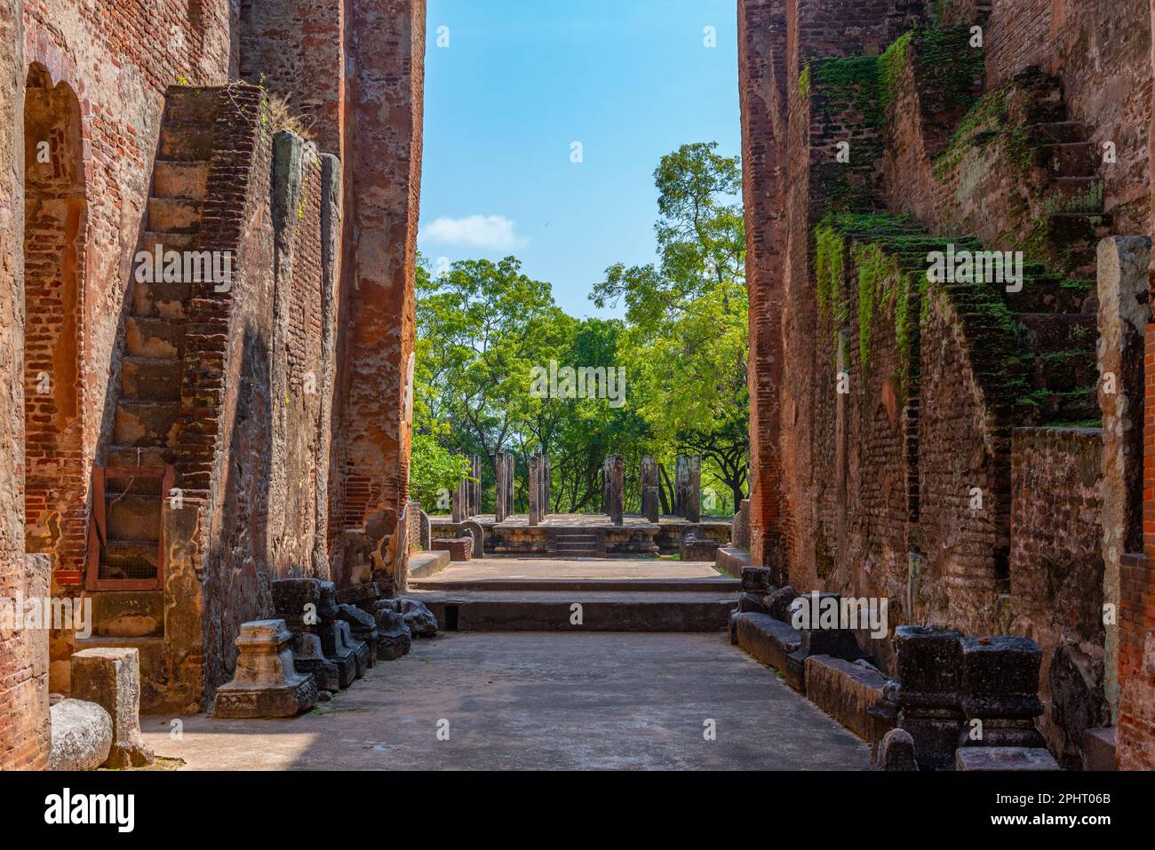 Lankatilaka vihara temple hi-res stock photography and images - Alamy