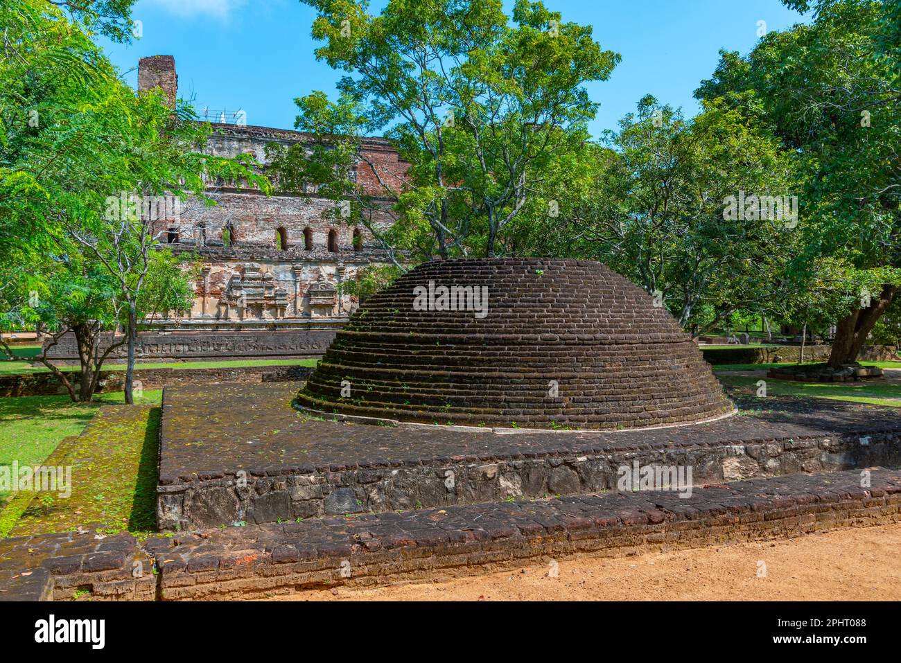 Burial stupa at Polonnaruwa ruins at Sri Lanka Stock Photo - Alamy
