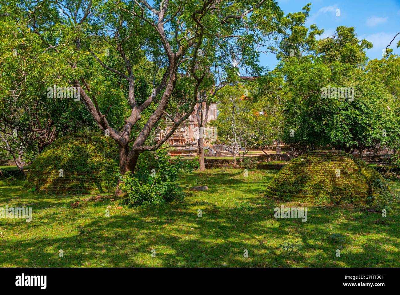 Burial stupa at Polonnaruwa ruins at Sri Lanka Stock Photo - Alamy