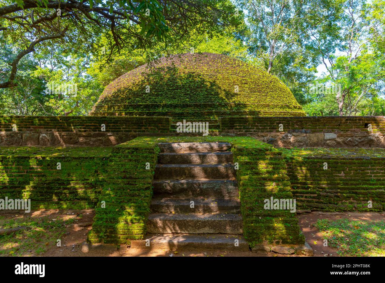 Burial stupa at Polonnaruwa ruins at Sri Lanka Stock Photo - Alamy