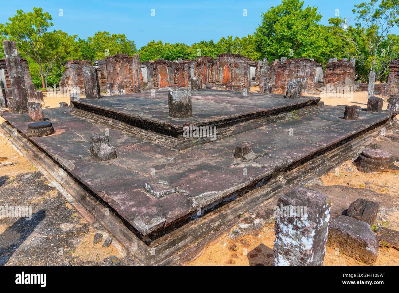 Alahana Pirivena at Polonnaruwa, Sri Lanka Stock Photo - Alamy