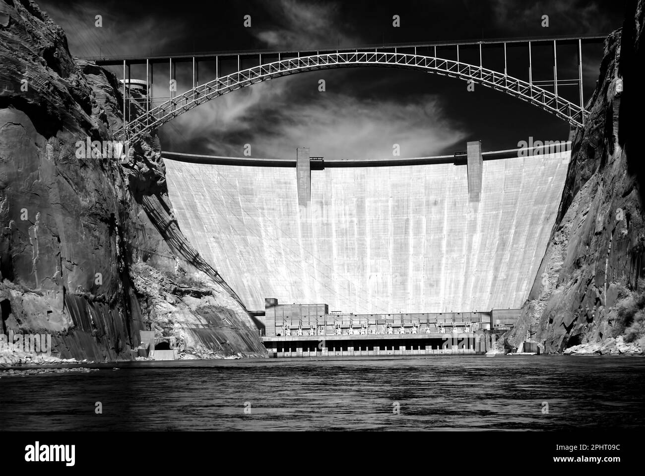 Infrared dam Black and White Stock Photos & Images - Alamy
