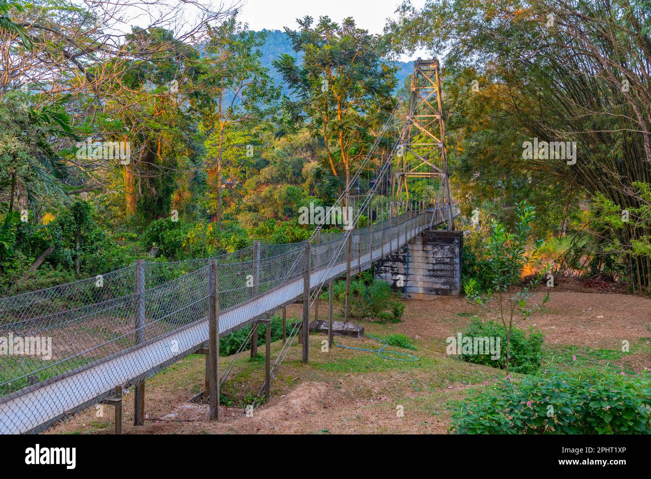 Peradeniya bridge hi-res stock photography and images - Alamy