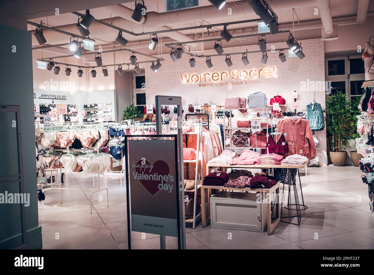 Women'secret hi-res stock photography and images - Alamy