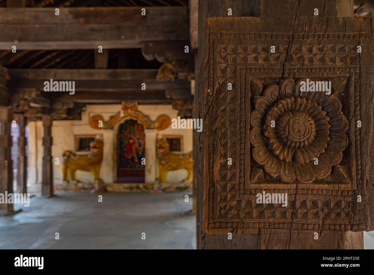 Traditional wood carving kandy sri hi-res stock photography and images ...