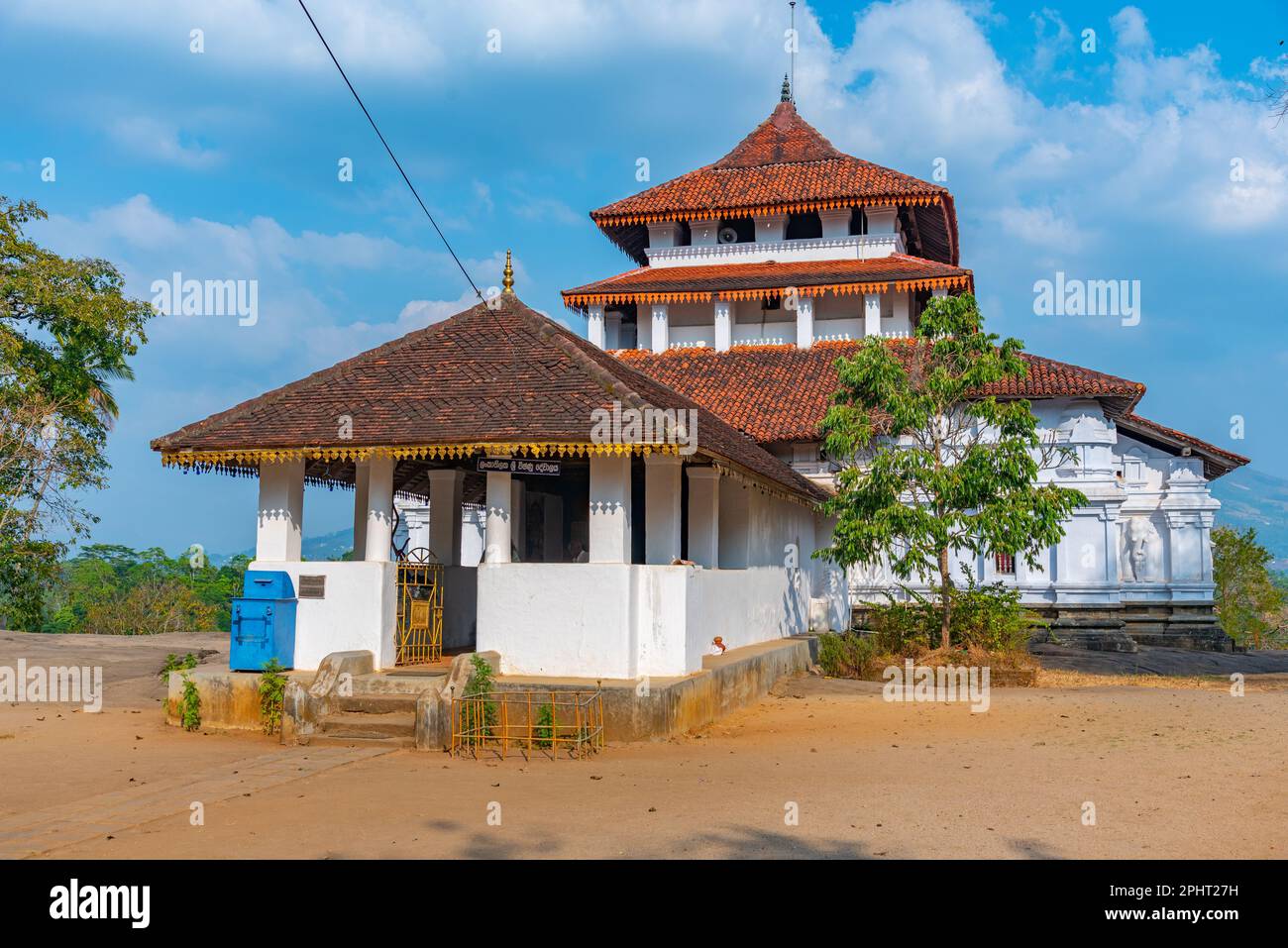 Lankathilake temple near Kandy, Sri Lanka Stock Photo - Alamy