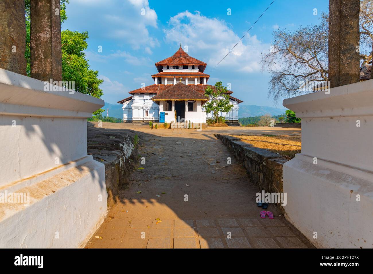 Lankathilake temple hi-res stock photography and images - Alamy