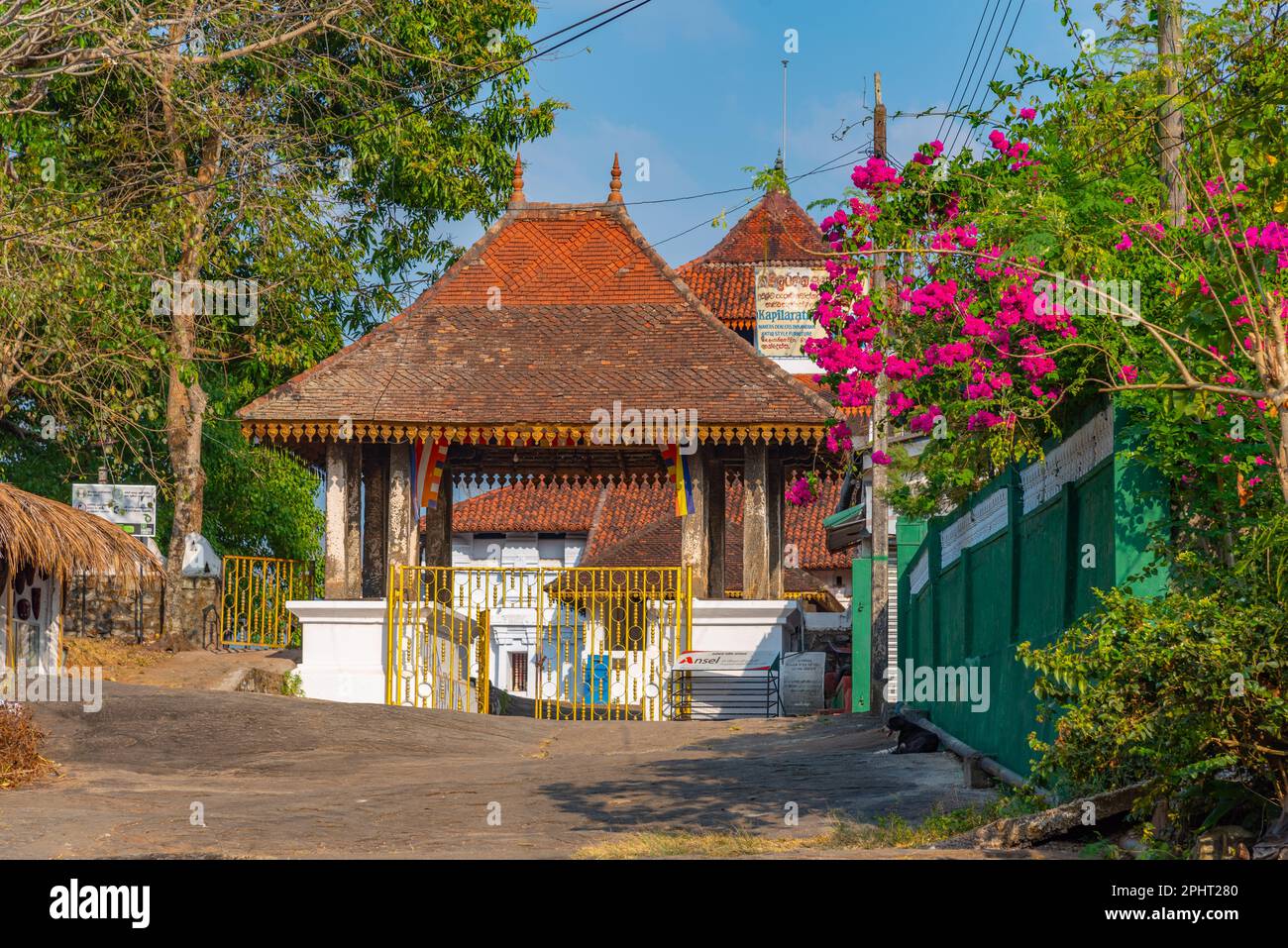 Lankathilake temple near Kandy, Sri Lanka Stock Photo - Alamy