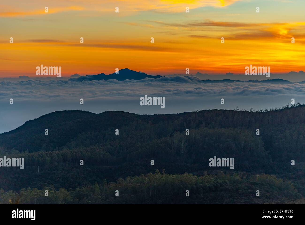 Sunrise over Sri Lankan highlands viewed from Horton Plains national ...