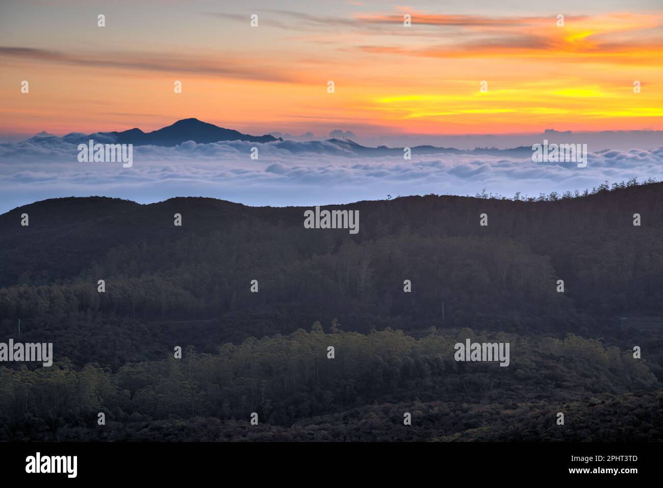 Sunrise over Sri Lankan highlands viewed from Horton Plains national ...