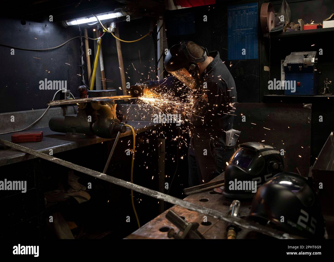 Hull maintenance technician fireman apprentice hi-res stock photography ...