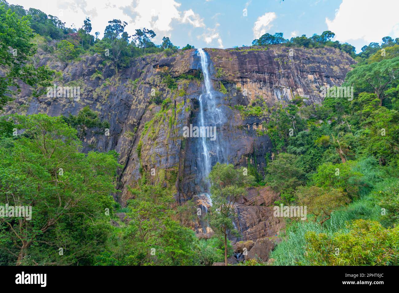 Diyaluma falls near Ella, Sri Lanka Stock Photo - Alamy