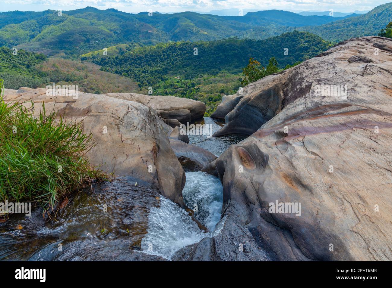 Diyaluma falls near Ella, Sri Lanka Stock Photo - Alamy