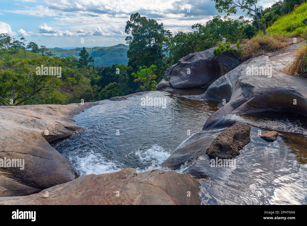 Diyaluma falls near Ella, Sri Lanka Stock Photo - Alamy