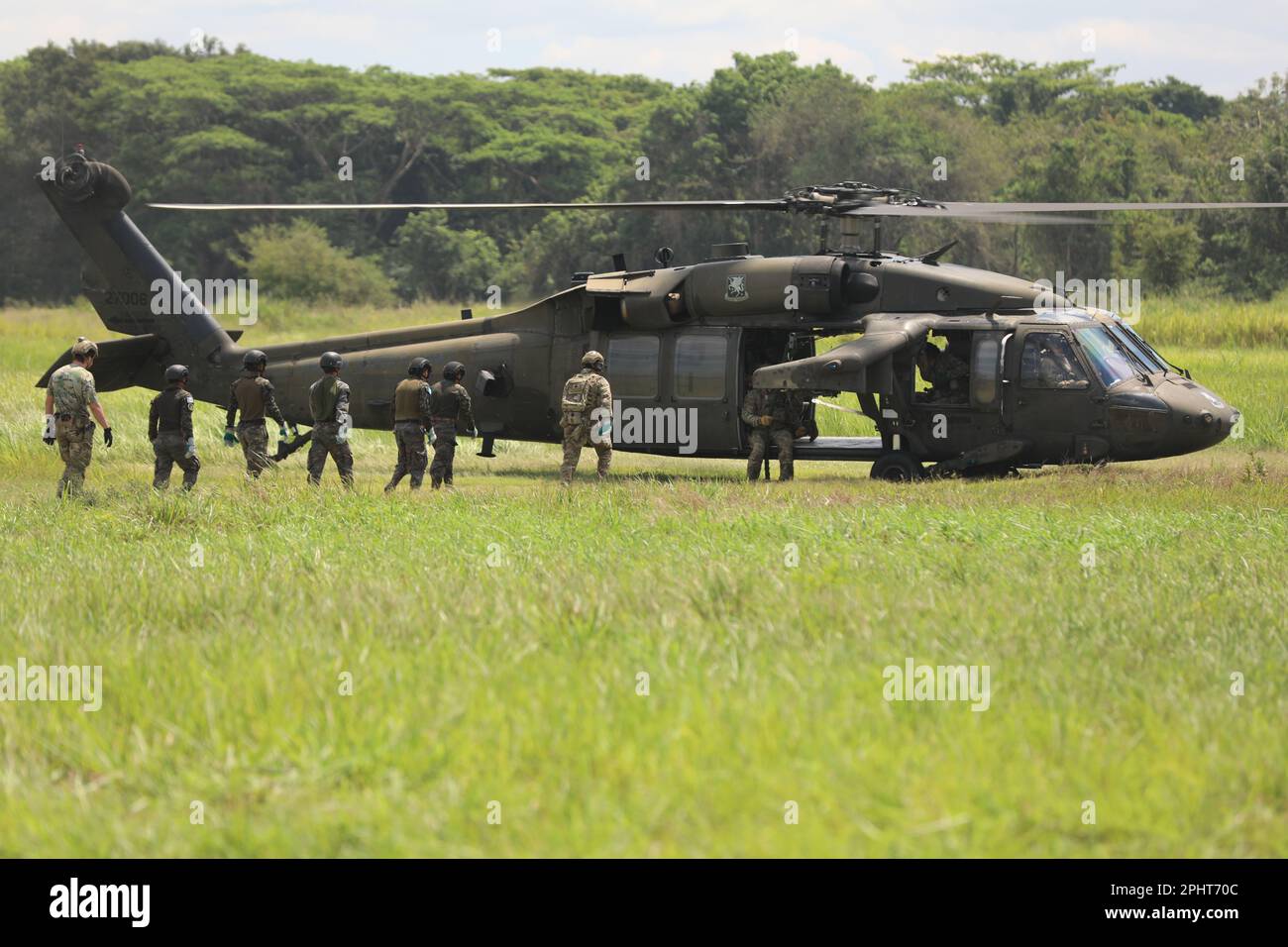 Guatemalan Naval Special Forces board a UH60 Blackhawk with Navy SEAL ...