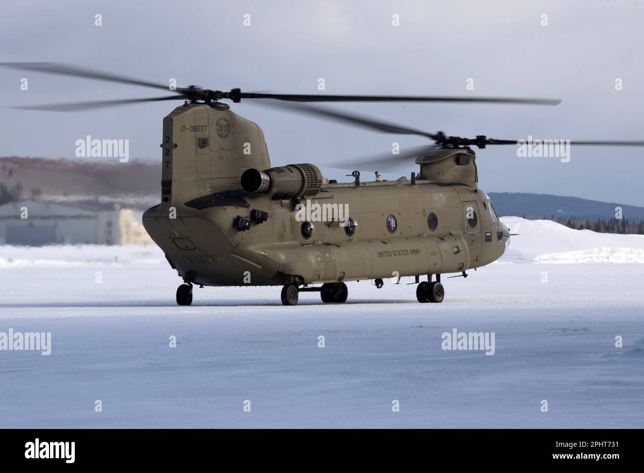 A U.S. Army CH-47F Chinook with Bravo Company, 1st Battalion, 52nd ...