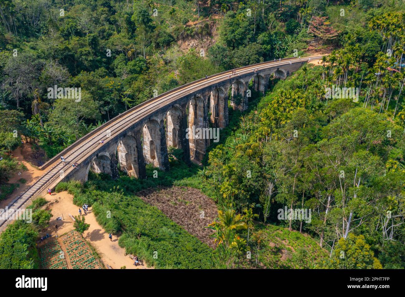 The Nine Arches Bridge near Ella, Sri Lanka Stock Photo - Alamy