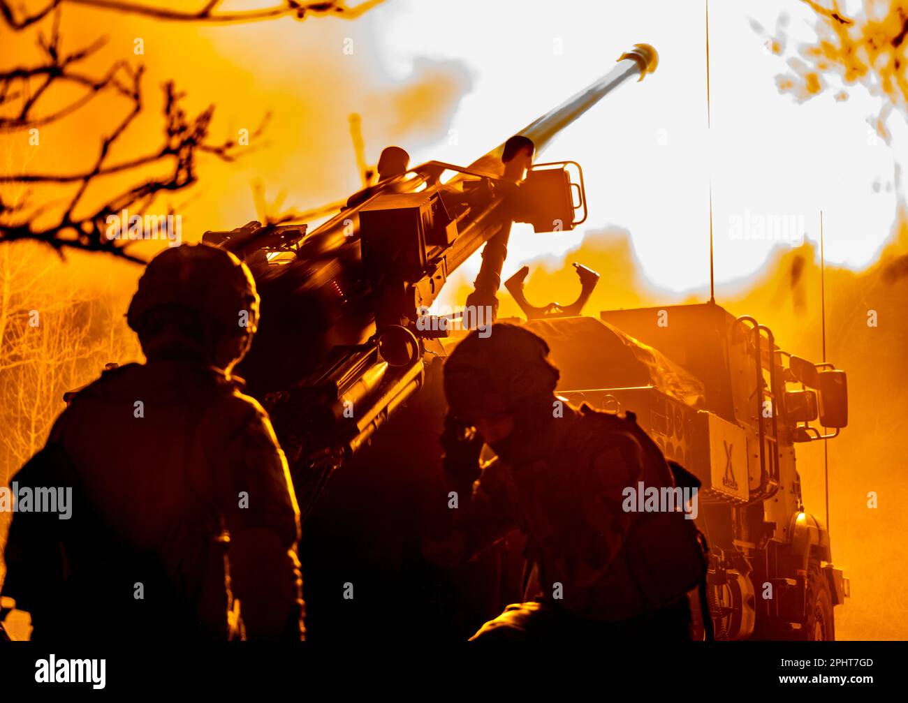 French Army Artillery crews assigned to the 93éme Régiment d’Artillerie ...