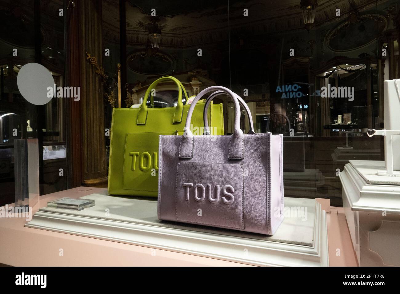 Tous store hi-res stock photography and images - Alamy