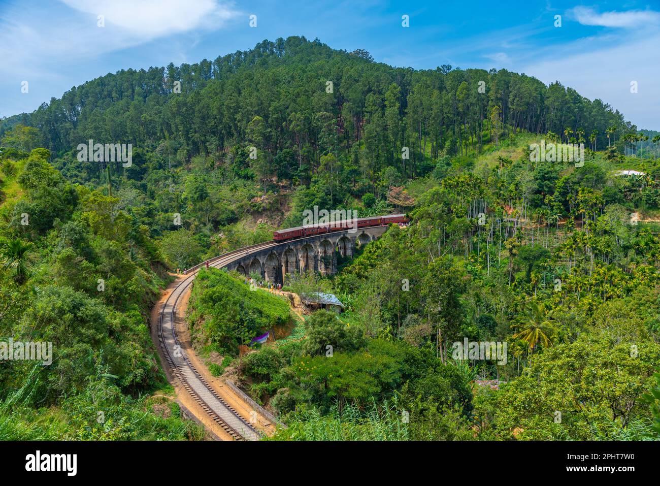 Train passing the nine arch bridge near Ella, Sri Lanka Stock Photo - Alamy