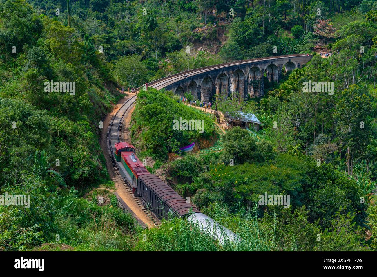 Train passing the nine arch bridge near Ella, Sri Lanka Stock Photo - Alamy