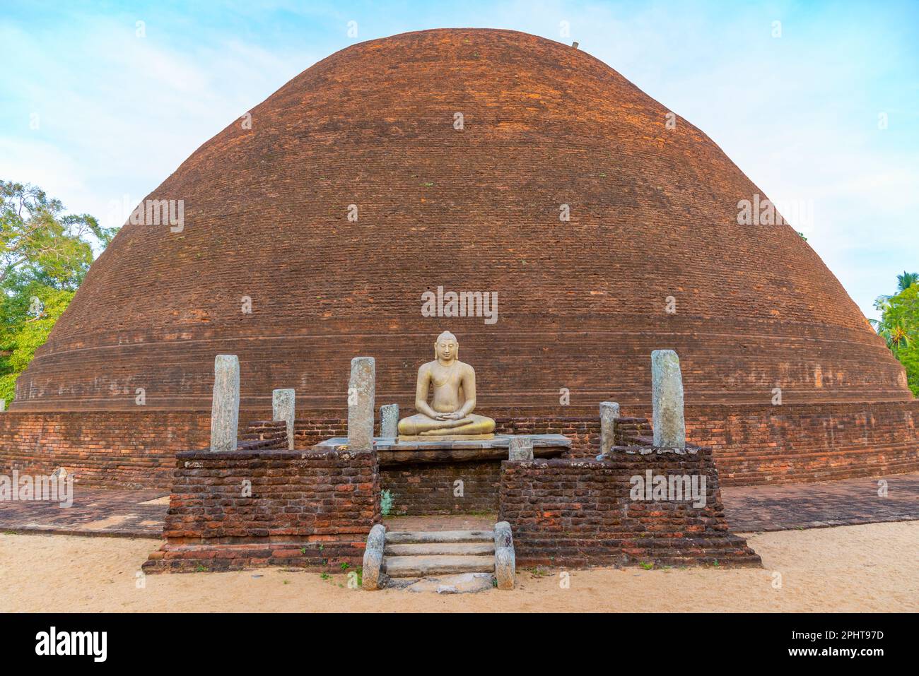 Sandagiri dagaba at Tissamaharama, Sri Lanka Stock Photo - Alamy