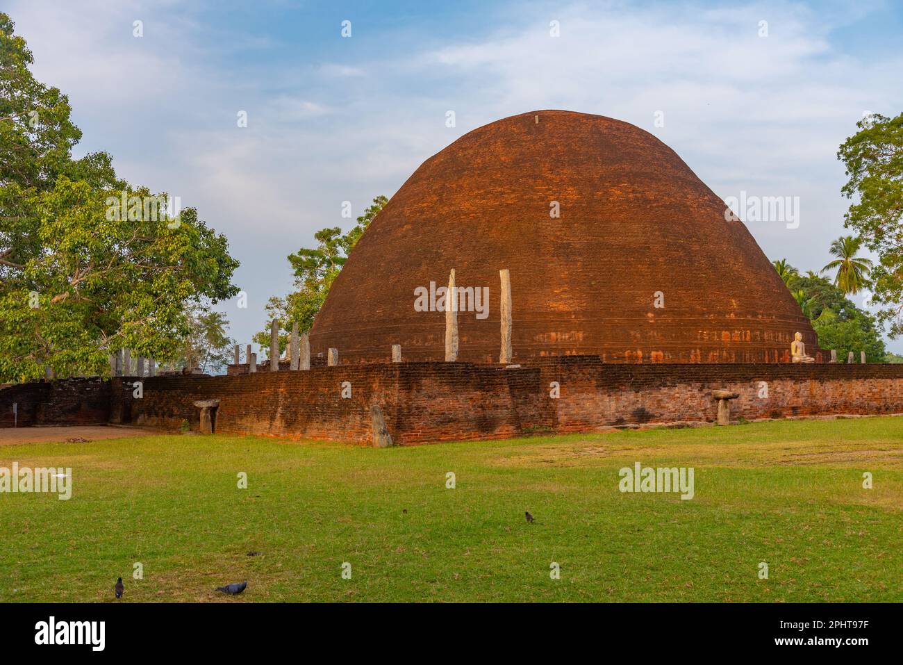 Sandagiri dagaba at Tissamaharama, Sri Lanka Stock Photo - Alamy