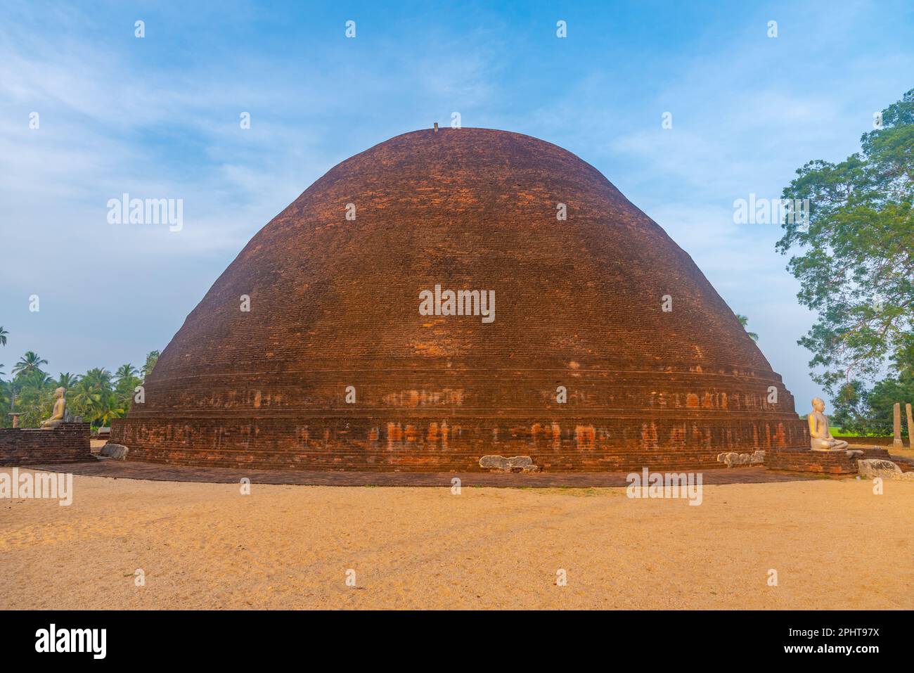 Sandagiri dagaba at Tissamaharama, Sri Lanka Stock Photo - Alamy