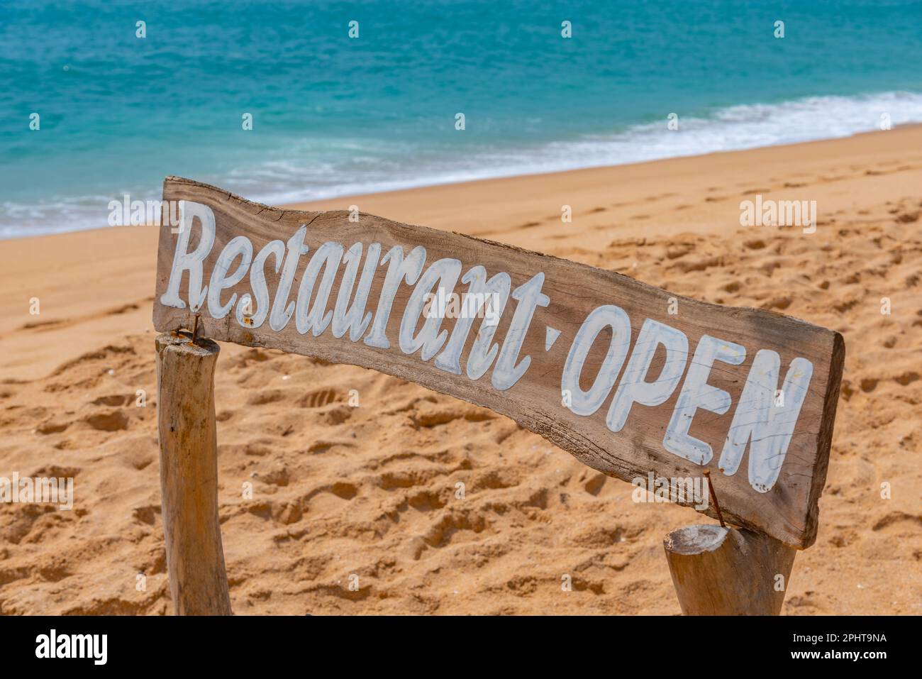 Sign restaurant - open on a beach Stock Photo - Alamy