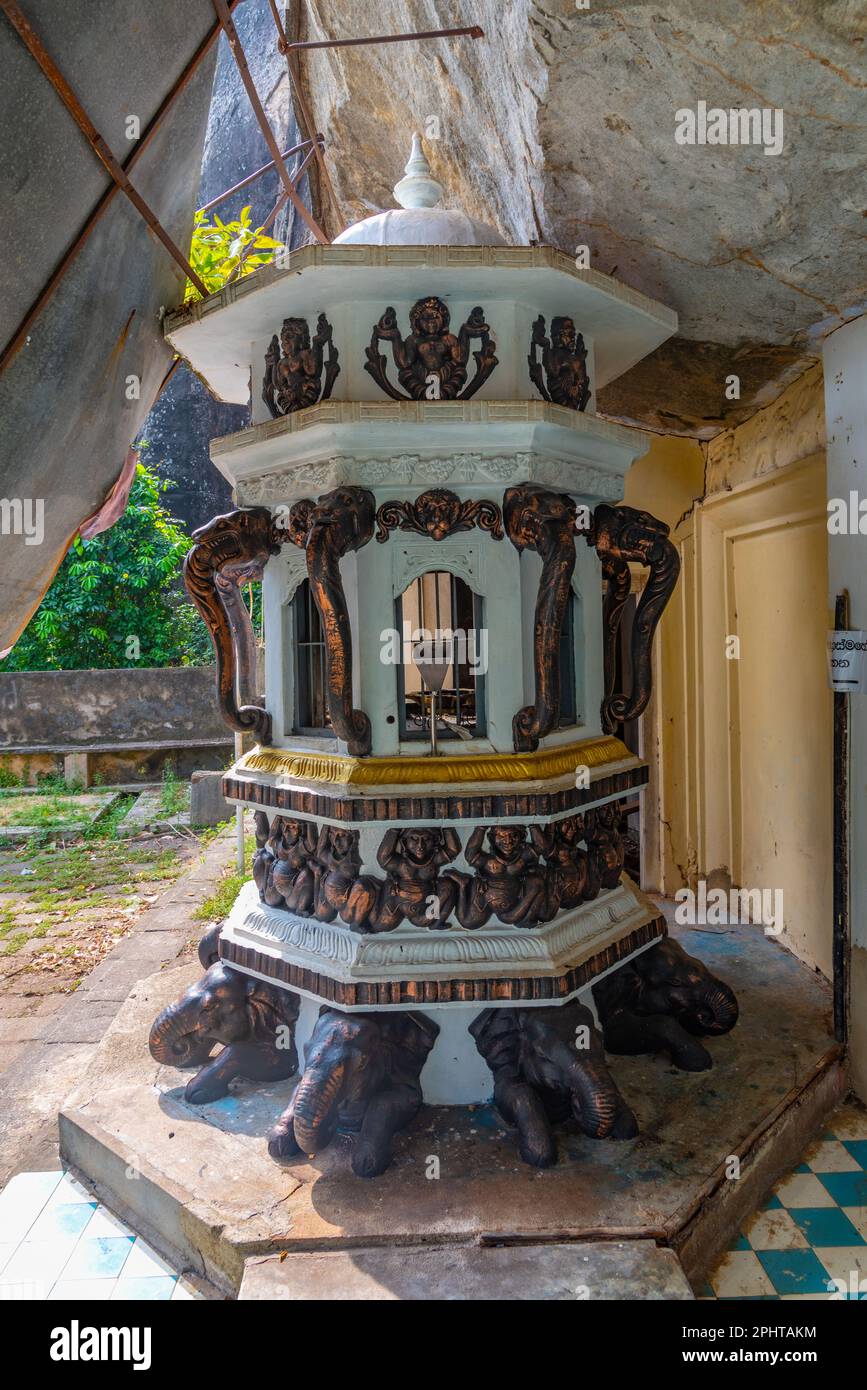 Mulkirigala rock temples at Sri Lanka Stock Photo - Alamy