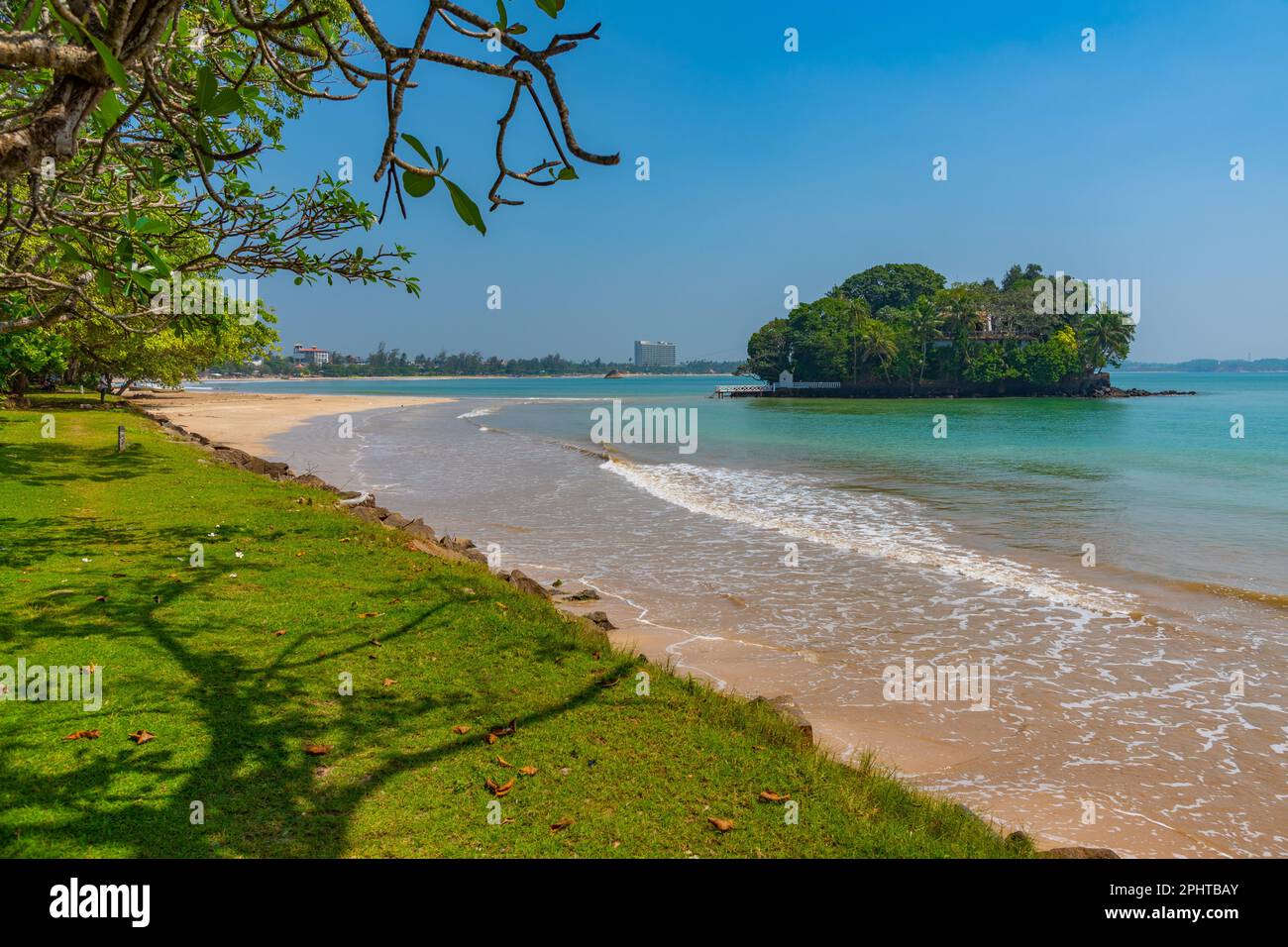 Taprobane island and Weligama beach at Sri Lanka Stock Photo - Alamy