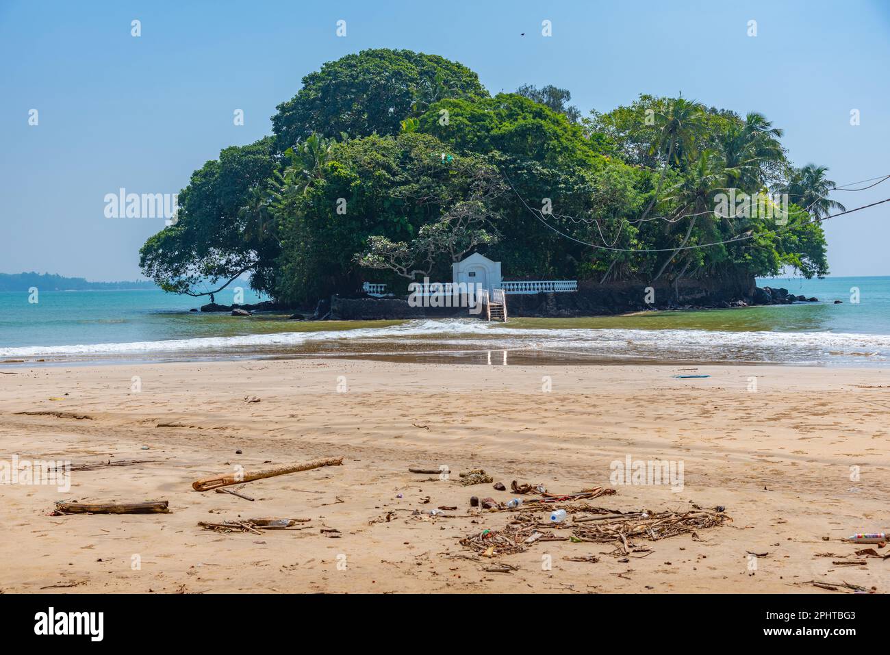 Taprobane island and Weligama beach at Sri Lanka Stock Photo - Alamy