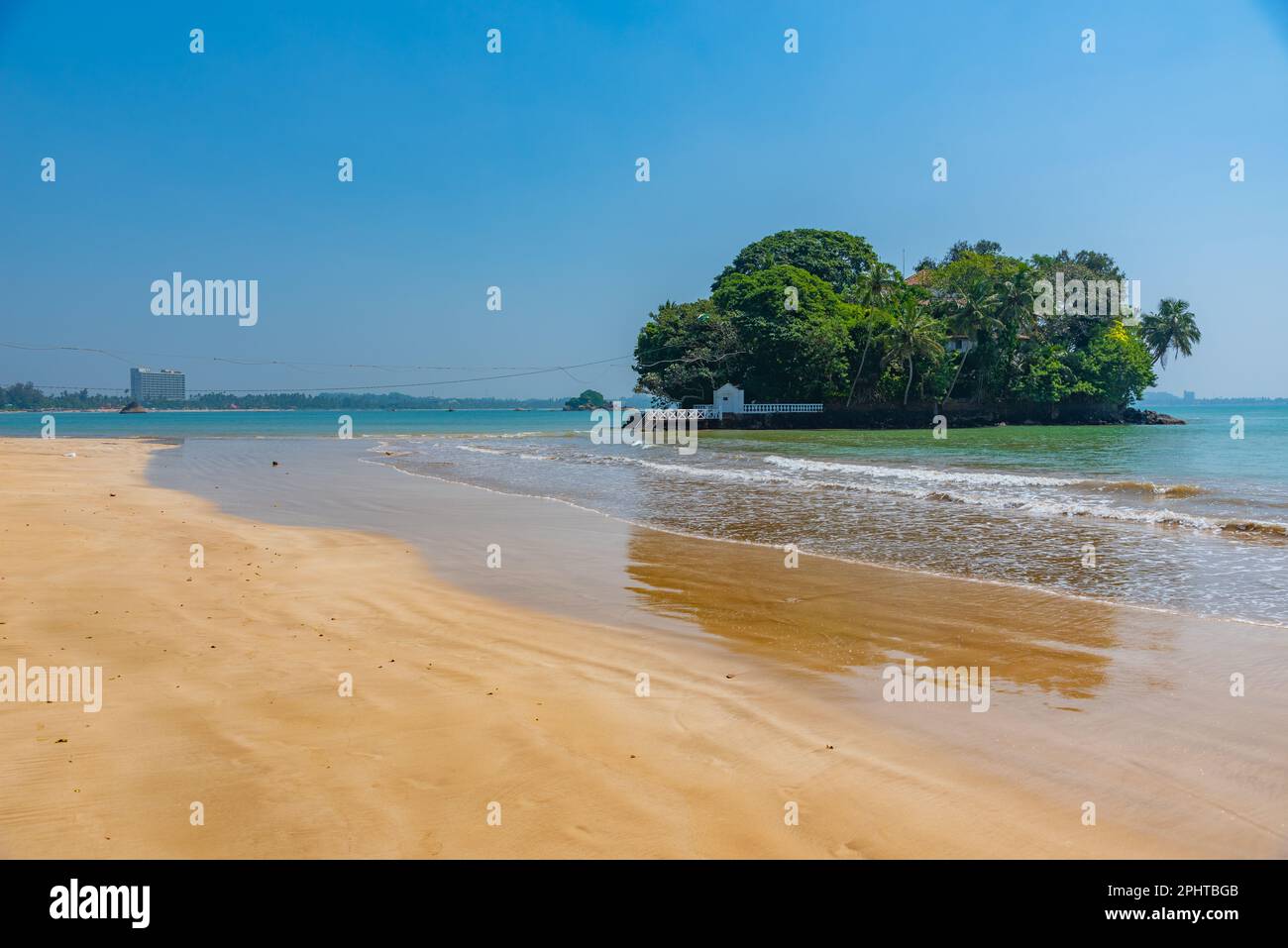 Taprobane island and Weligama beach at Sri Lanka Stock Photo - Alamy
